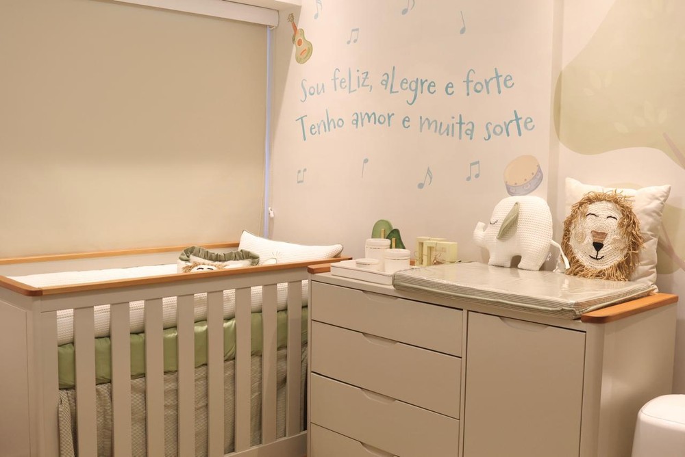Pretinho da Serrinha apresenta detalhes do quarto do filho caçula