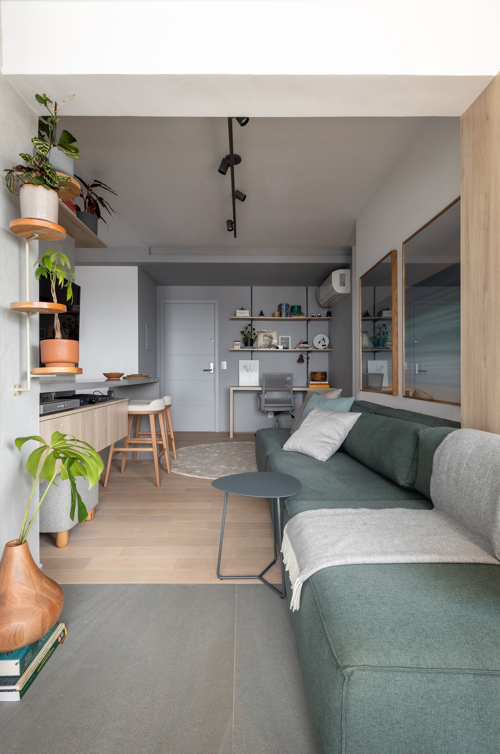 Home office na sala: dicas e ideias para equilibrar o espaço de ...