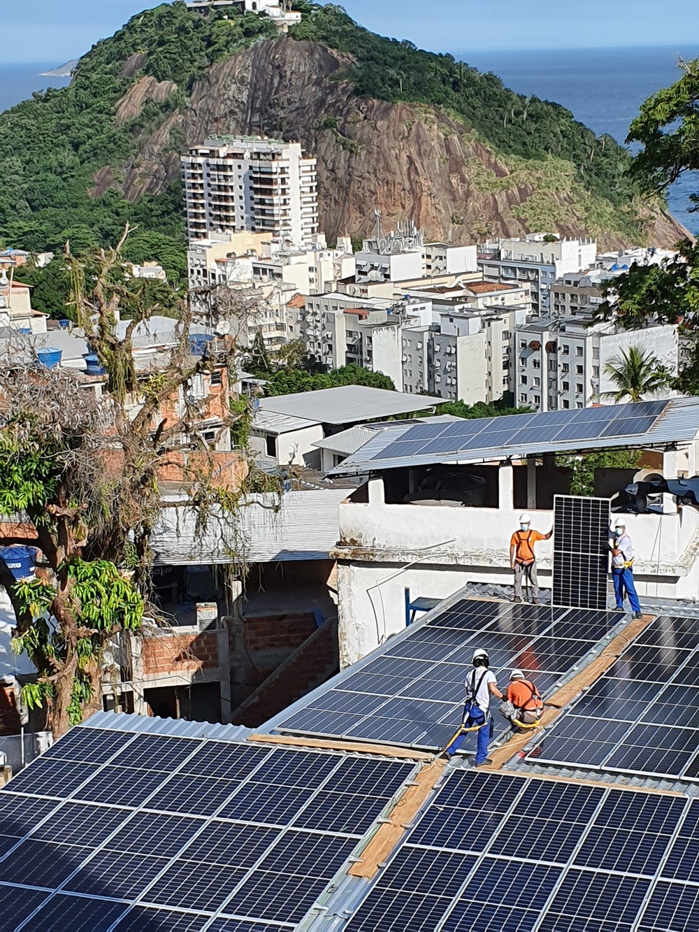 Projeto instala placas solares em favelas do Rio, SP e na Amazônia