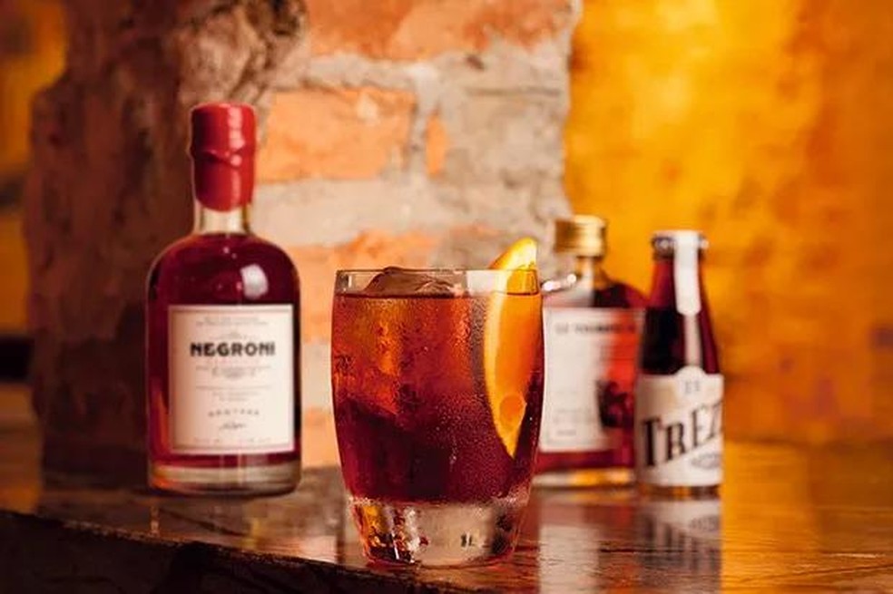 Negroni: 4 receitas fáceis e diferentes para fazer o drink em casa
