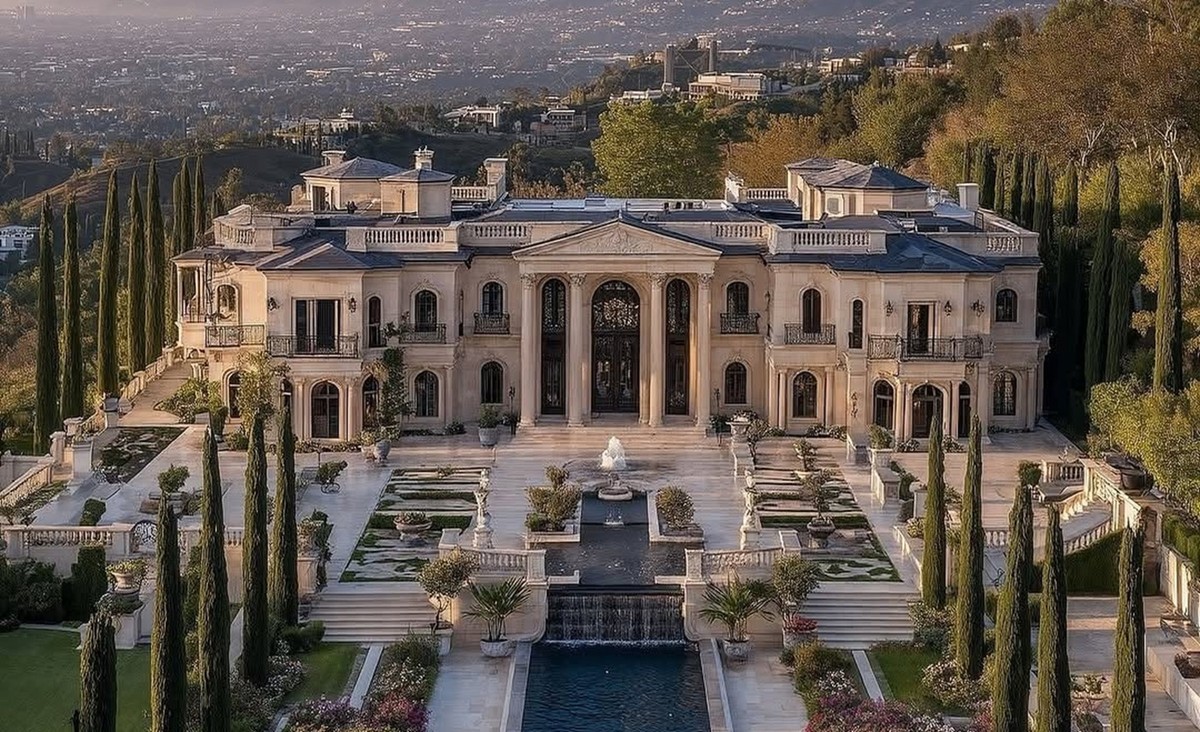 Por dentro de mansão de R$ 3,5 bilhões em Hollywood