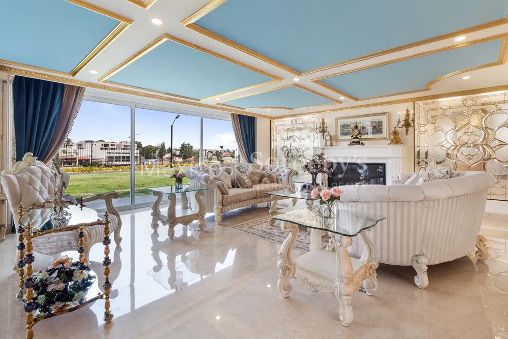 Mansão luxuosa com 16 banheiros e simulador de golfe à venda por R$ 46 milhões; veja interior ...