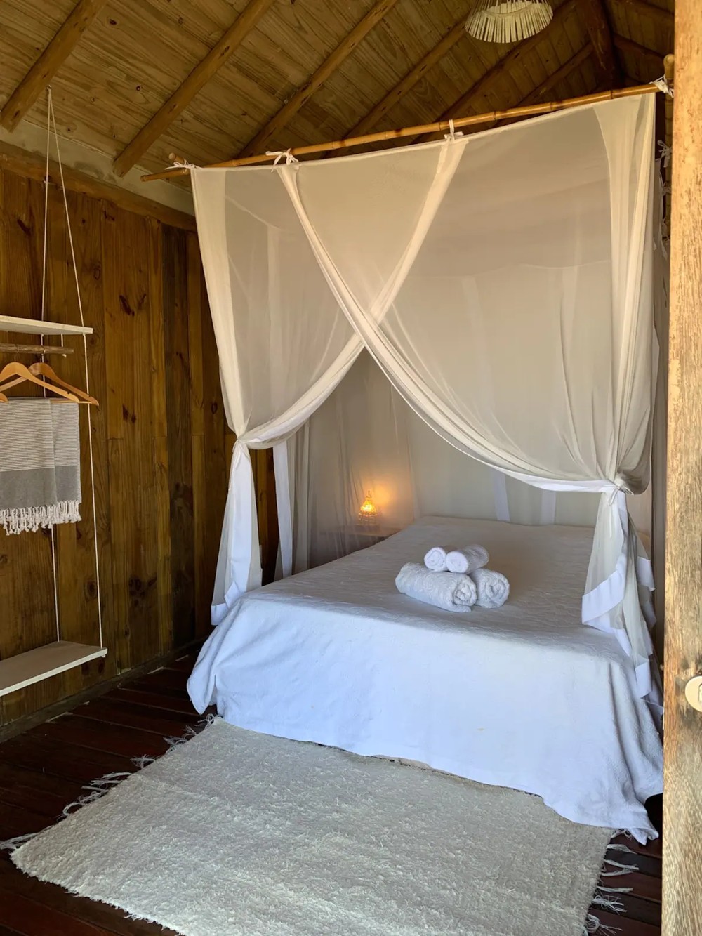 Bangalô em Caraíva viraliza por seu visual romântico em meio à natureza