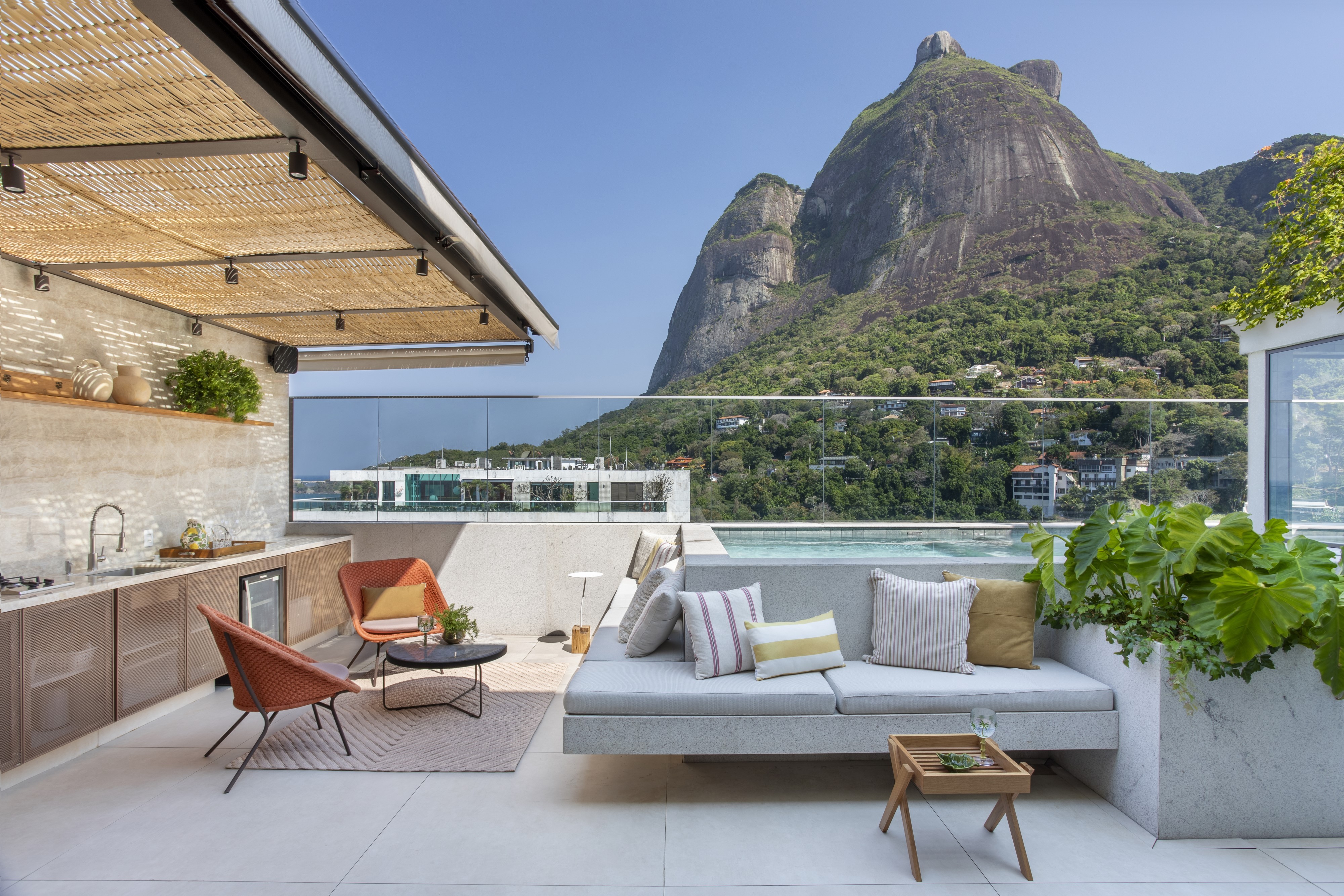Varanda: guia completo para decorar, sombrear e refrescar o espaço no verão