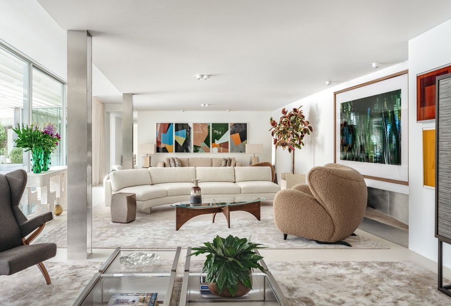 Na Riviera Portuguesa, casa eclética e colorida une design e arte