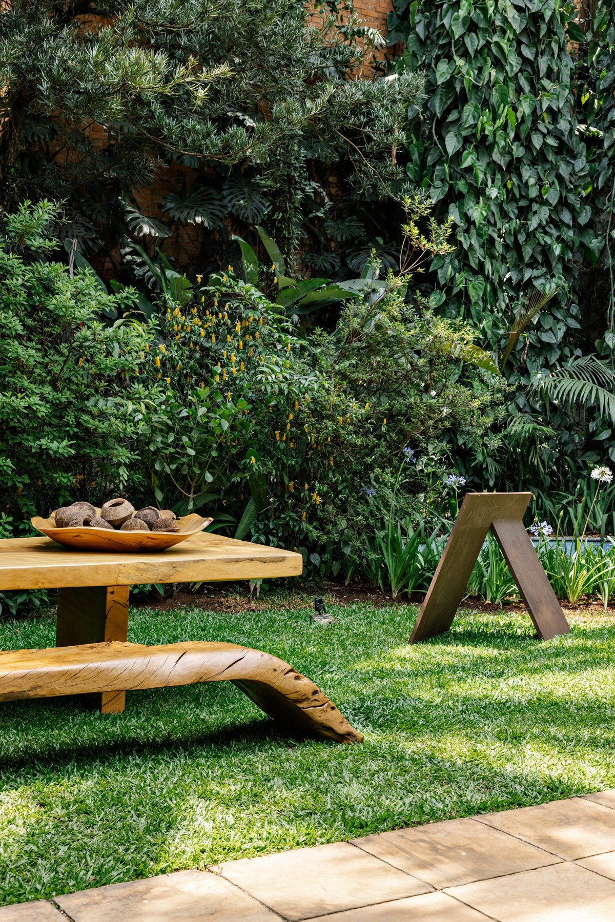 Mesa de madeira: saiba como preservar a peça e usá-la na decoração