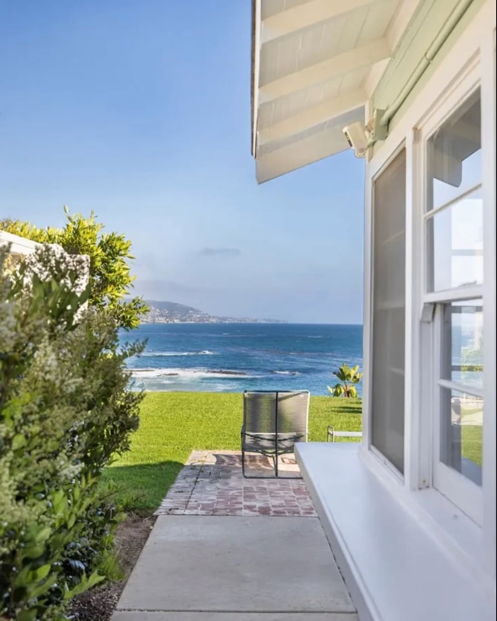Terreno à beira-mar com casa de apenas 40 m² pode ser seu por R$ 93 milhões