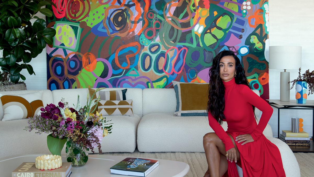 Silvia Braz abre apartamento carioca à beira-mar; assista ao tour