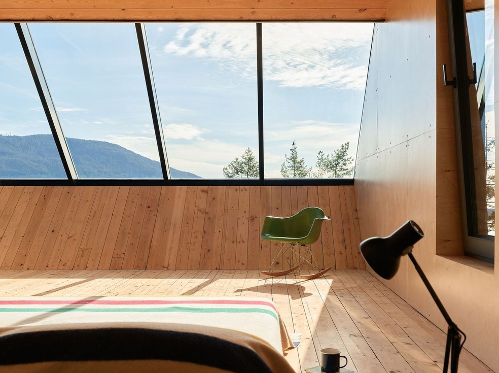 Por dentro da casa de três andares instalada em ilha remota do Canadá