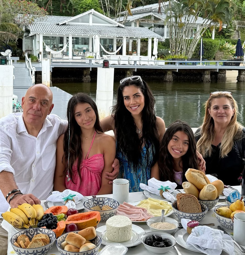 Daniela Albuquerque mostra casa de veraneio em Angra dos Reis