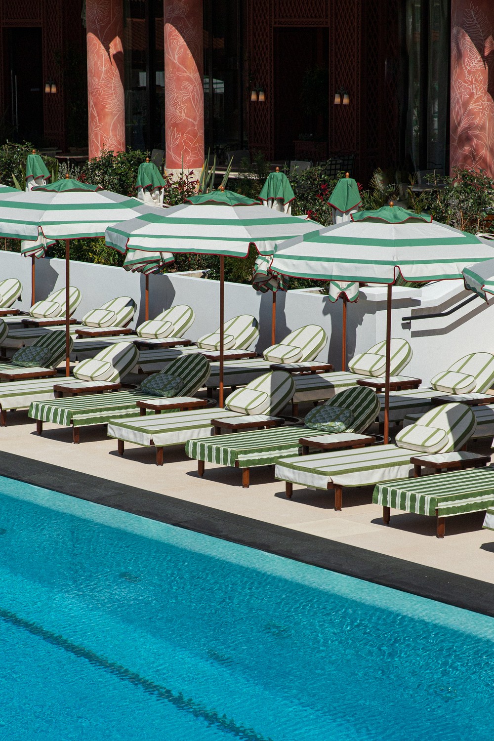 O retorno do Monte-Carlo Beach Club: uma ode sofisticada à Riviera dos ...