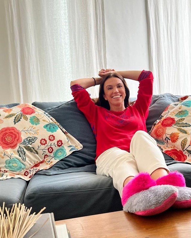 Jornalista Ana Paula Araújo mostra ambientes de sua casa no Rio
