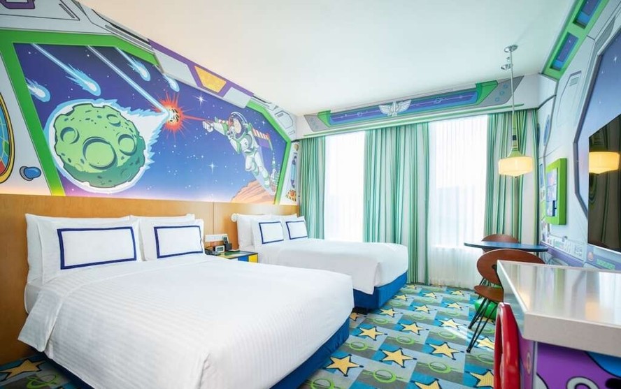 Resort da Disney de Xangai terá quartos inspirados em Buzz Lightyear | Viagem | Casa Vogue