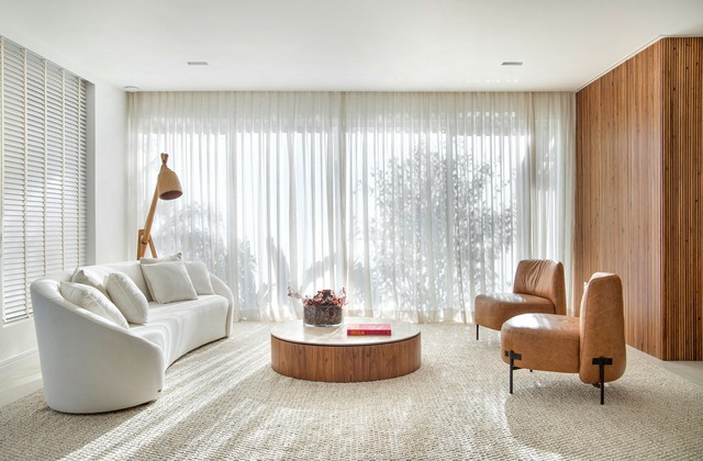 Após reforma, apartamento térreo de 450 m² ganha áreas externas ...