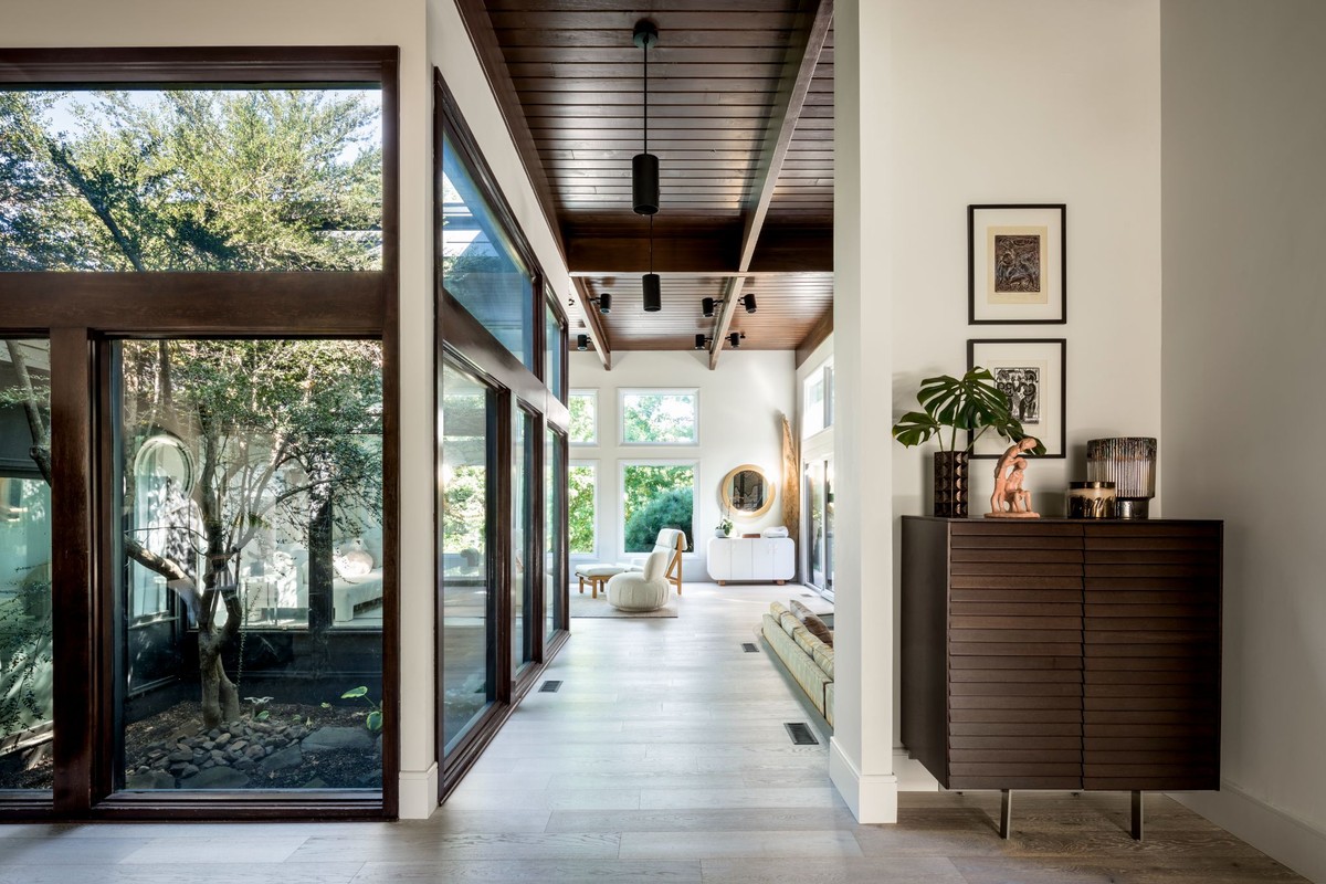 Reforma ilumina os interiores desta casa modernista de 557 m² em Nova ...