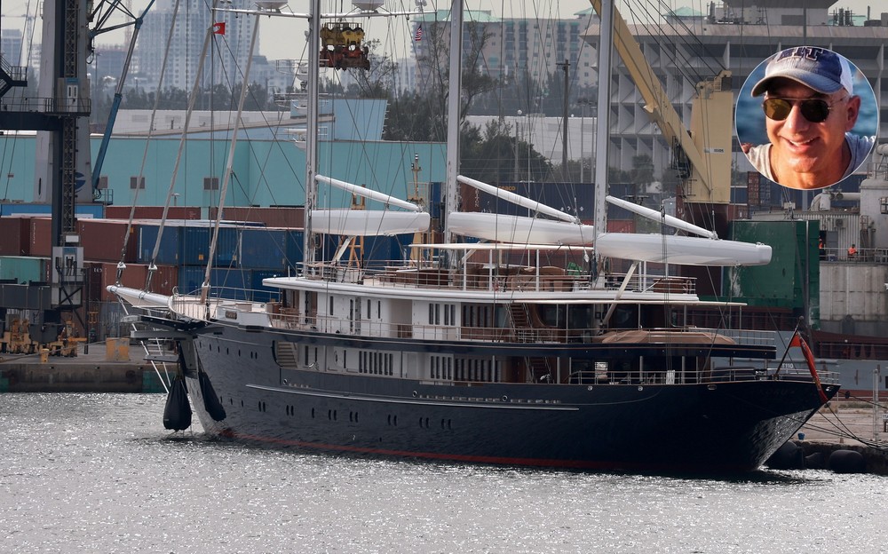 Iate de R$ 2,5 bilhões de Jeff Bezos divide espaço com navios de carga ...