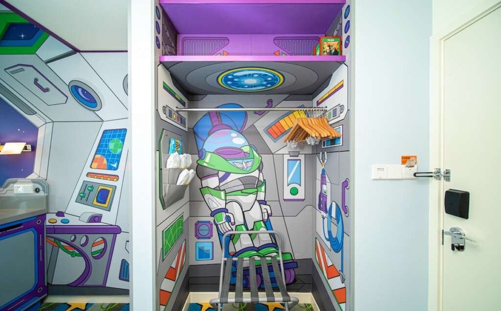 Resort da Disney de Xangai terá quartos inspirados em Buzz Lightyear | Viagem | Casa Vogue