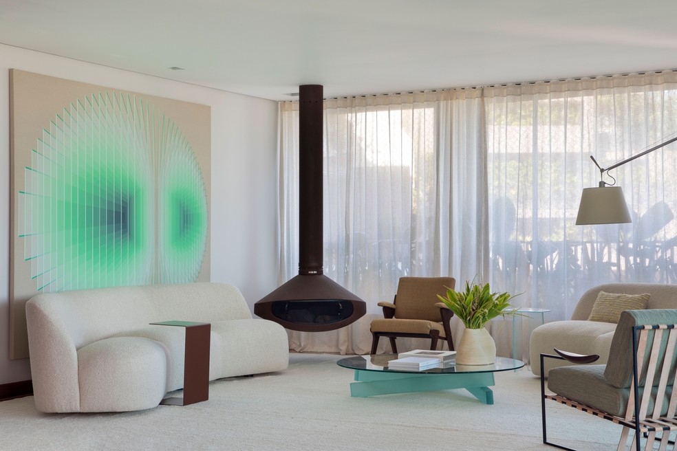 Apartamento contemporâneo equilibra desejos de pais e filhas