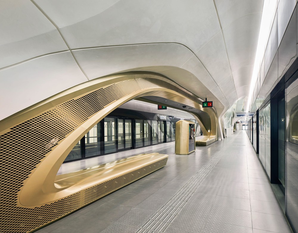 Ilusão de ótica? Fachada de estação de metrô na Arábia Saudita simula ...