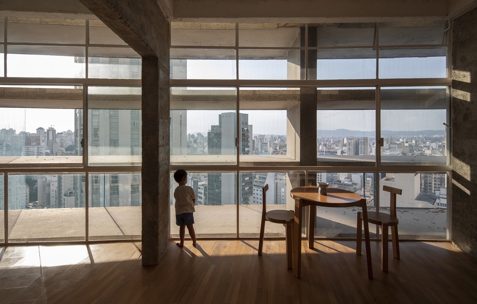 Apartamento brutalista no Copan tem vista extraordinária de São Paulo