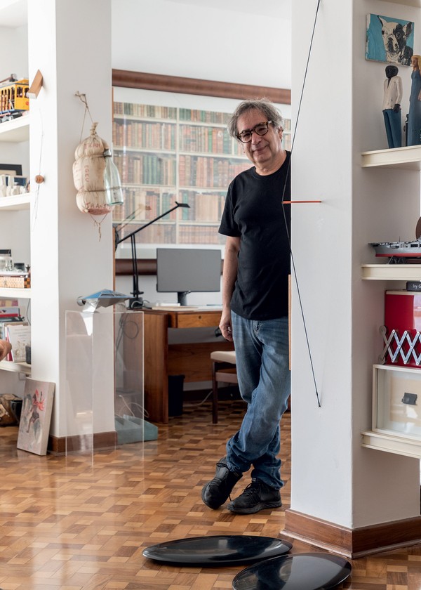 O apartamento dos anos 1960 de Artur Lescher