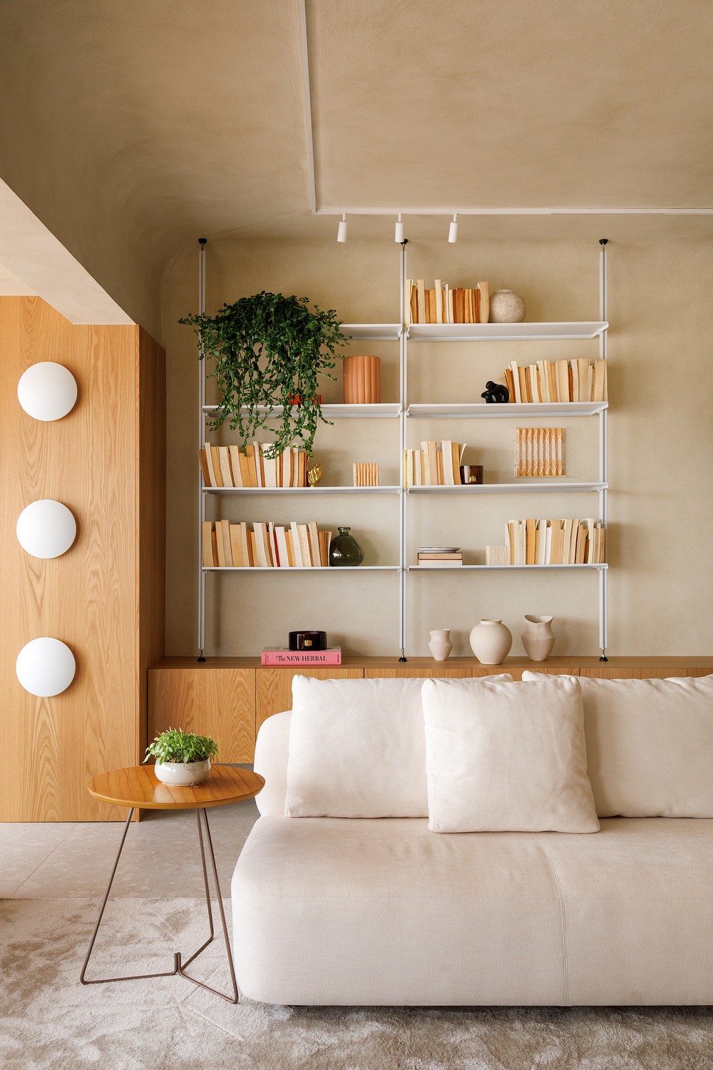 Décor do dia: sala de estar exibe tom de areia e atmosfera mediterrânea