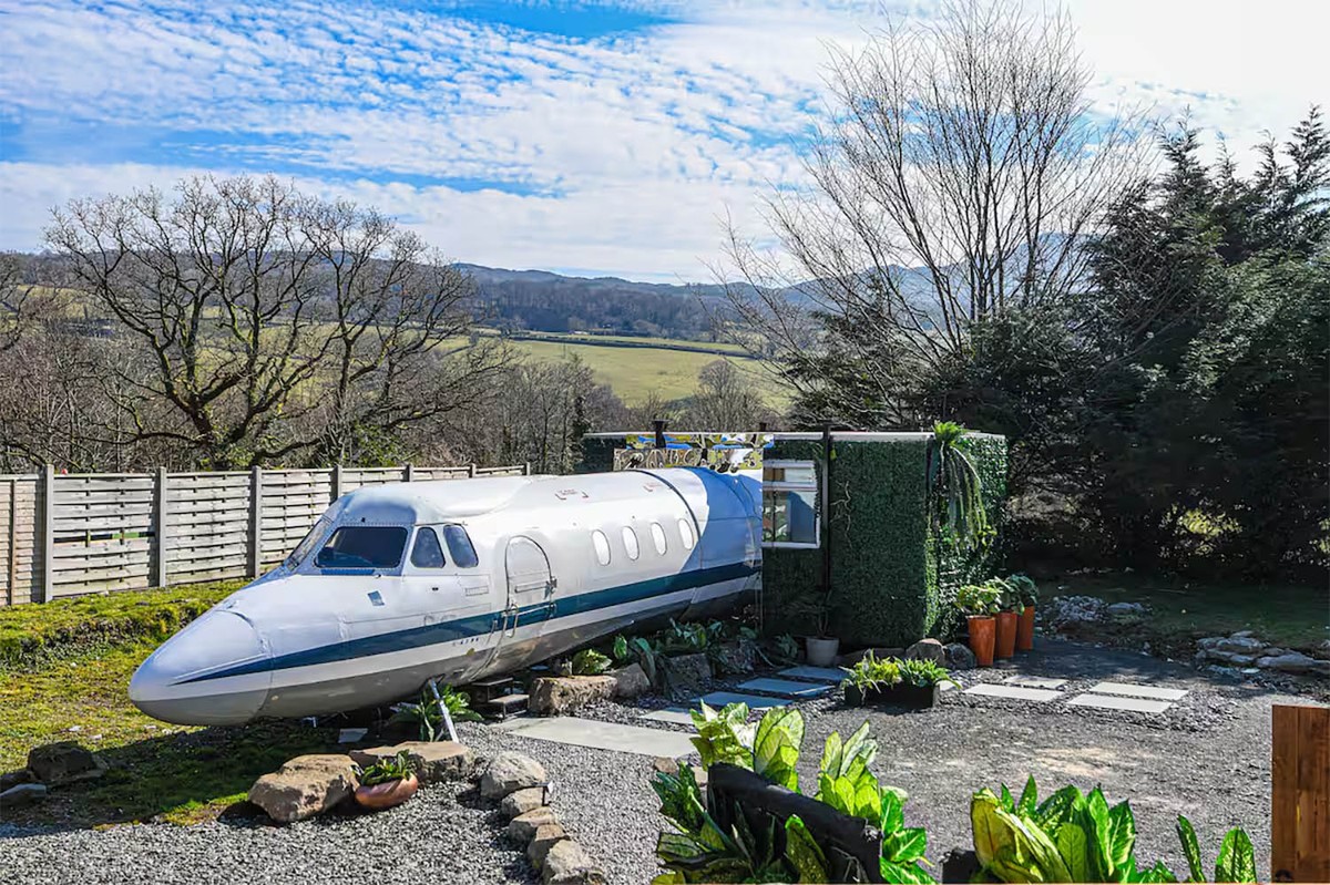 Avião caindo aos pedaços é transformado em Airbnb inusitado; veja fotos ...