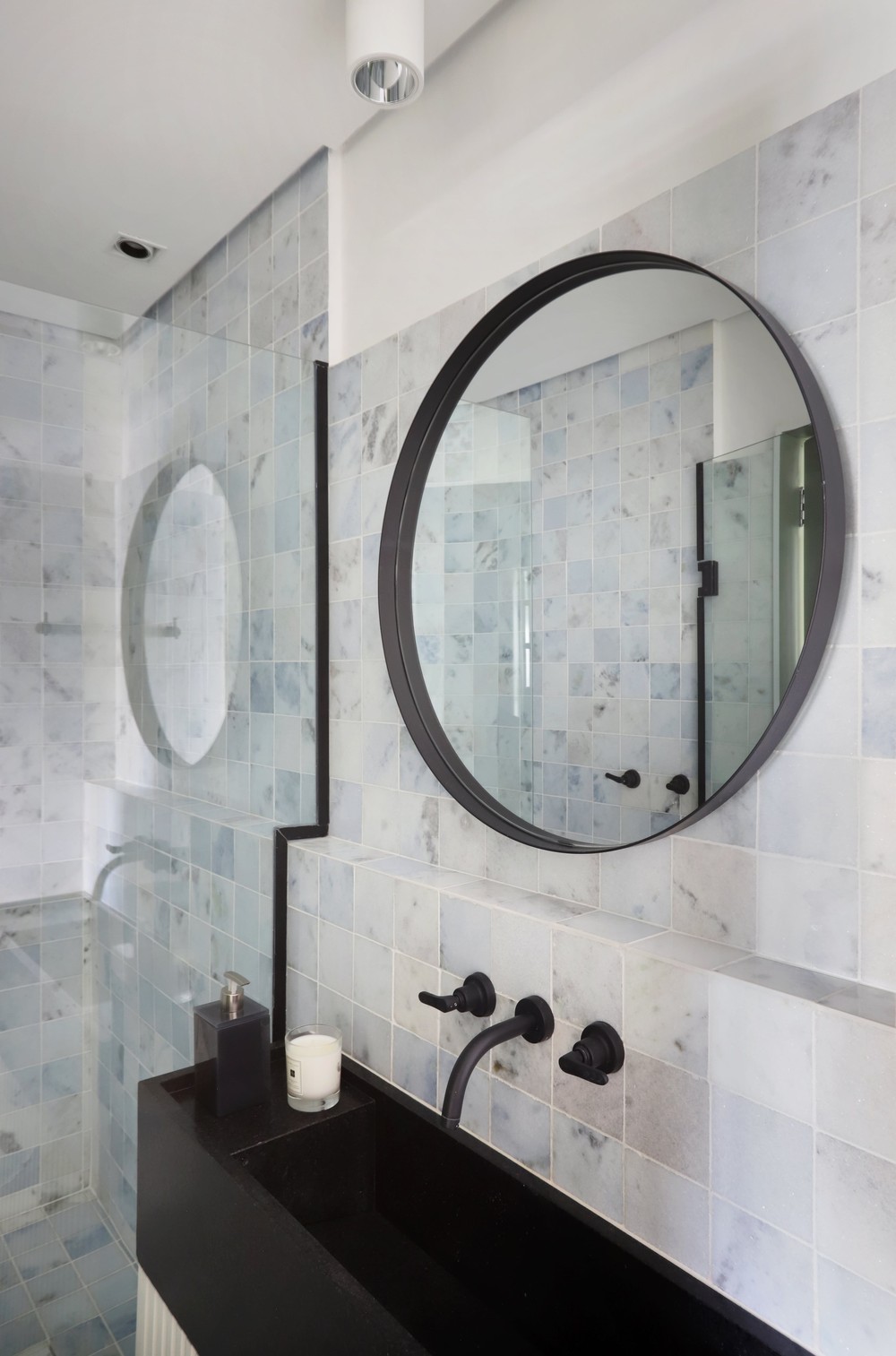 Bancada com granito escovado: descubra prós e contras do acabamento