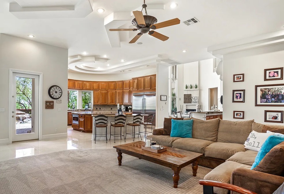 Astro da NFL compra mansão estilo resort por R$ 28 milhões | Casas de ...