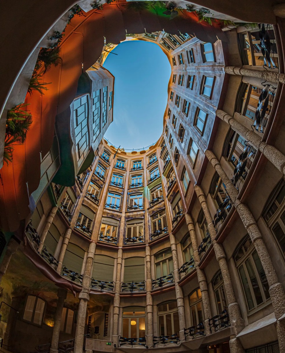 Casa Milá: tudo sobre o complexo de Antoni Gaudí - expresso.arq