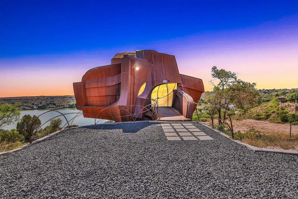 Casa com arquitetura de ferro impressionante está à venda por R$ 9,7 ...