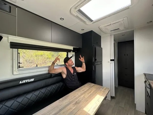 Chris Hermsworth: Veja interiores do motorhome do ator de 'Thor'