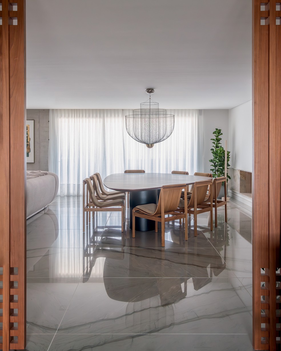 Apartamento inspirado na Toscana aposta em texturas naturais e verde-menta