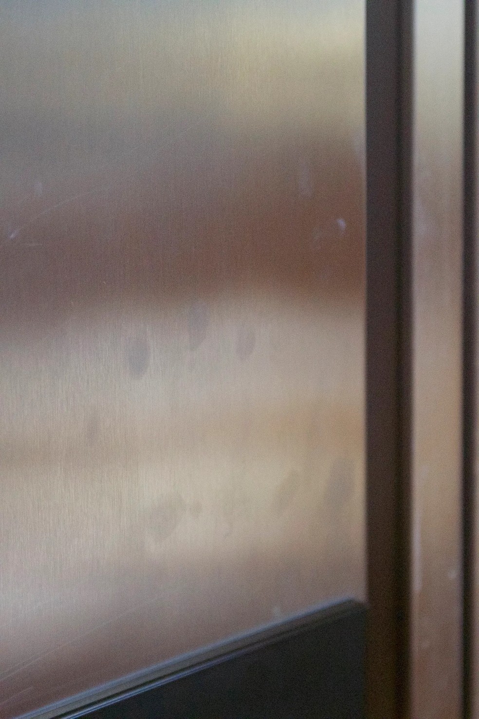 Como limpar eletrodomésticos de inox para ficarem brilhantes e sem riscos