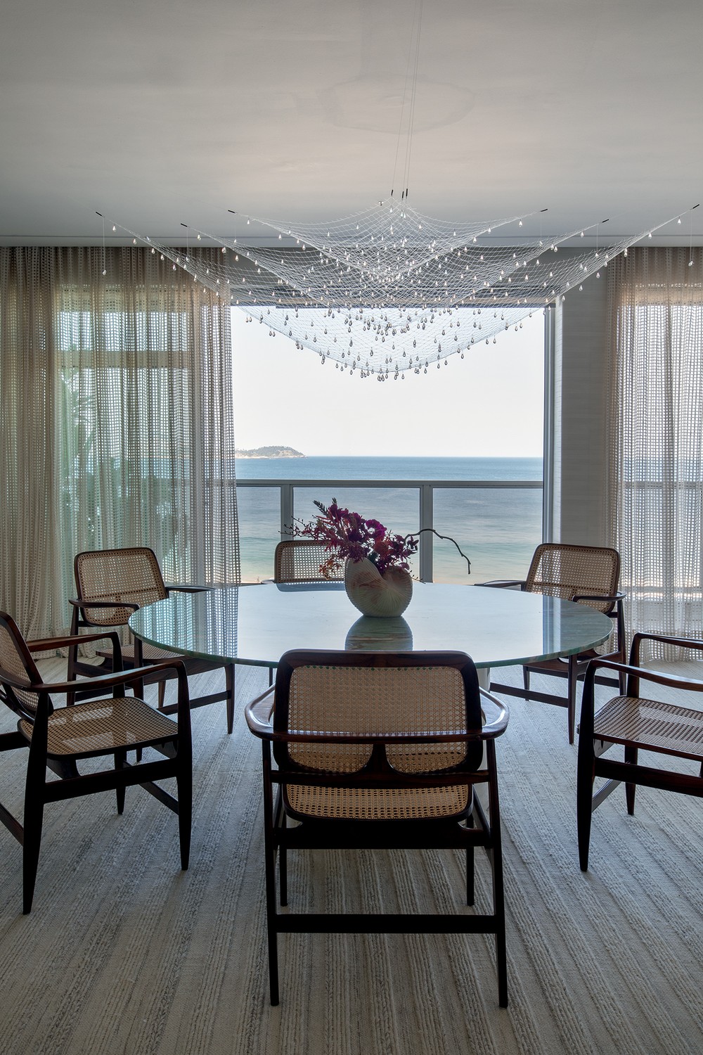 Silvia Braz abre apartamento carioca à beira-mar; assista ao tour ...