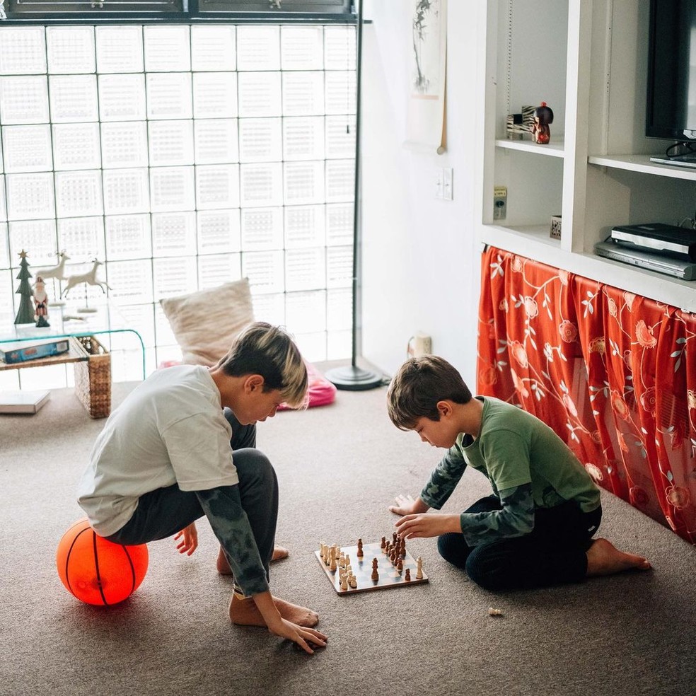 Luana Piovani mostra apartamento em Nova York com os filhos