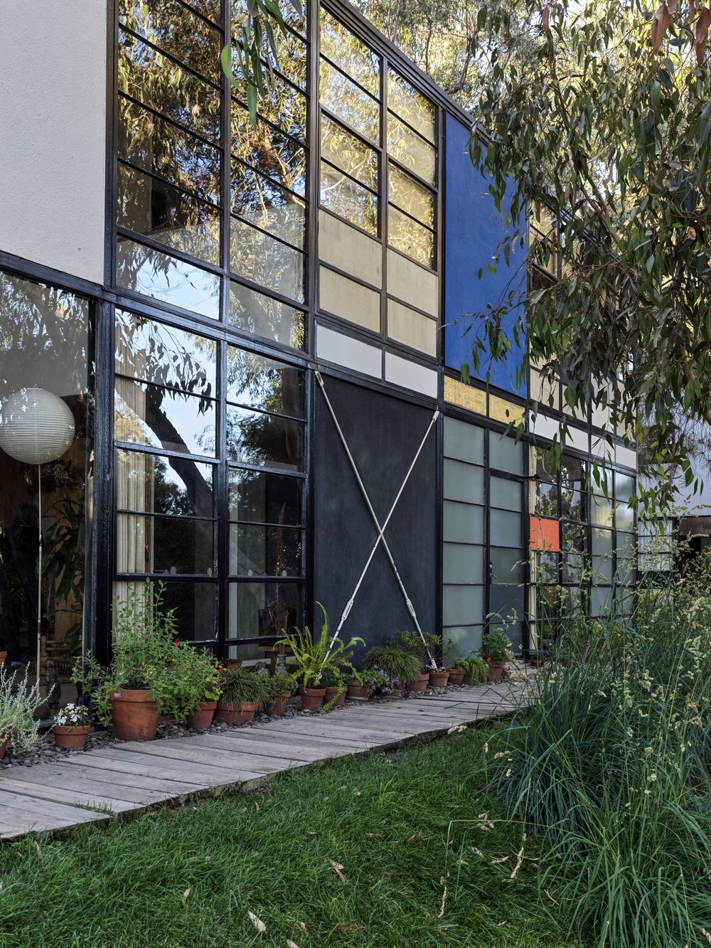 Eames House: o ícone modernista que sobreviveu ao fogo e ganhou nova missão