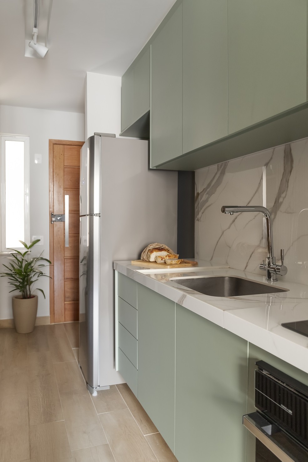 Influenciador Alan Victor mostra resultado de reforma em studio de 29m²