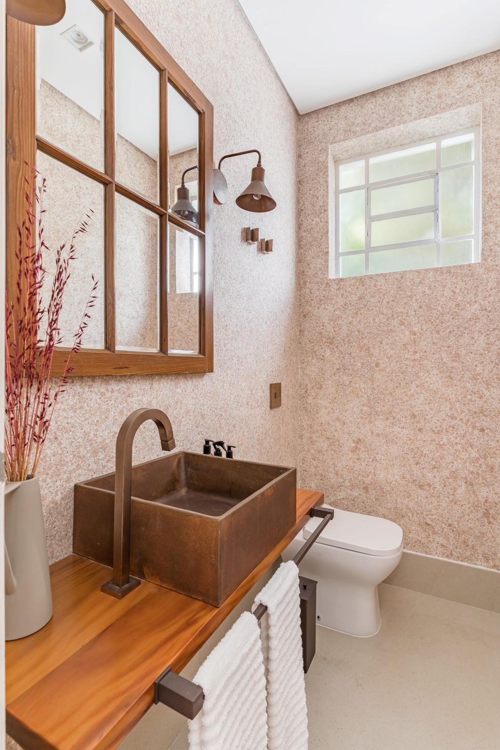 Lavabo pequeno: 7 ideais lindas e práticas para decorar o ambiente
