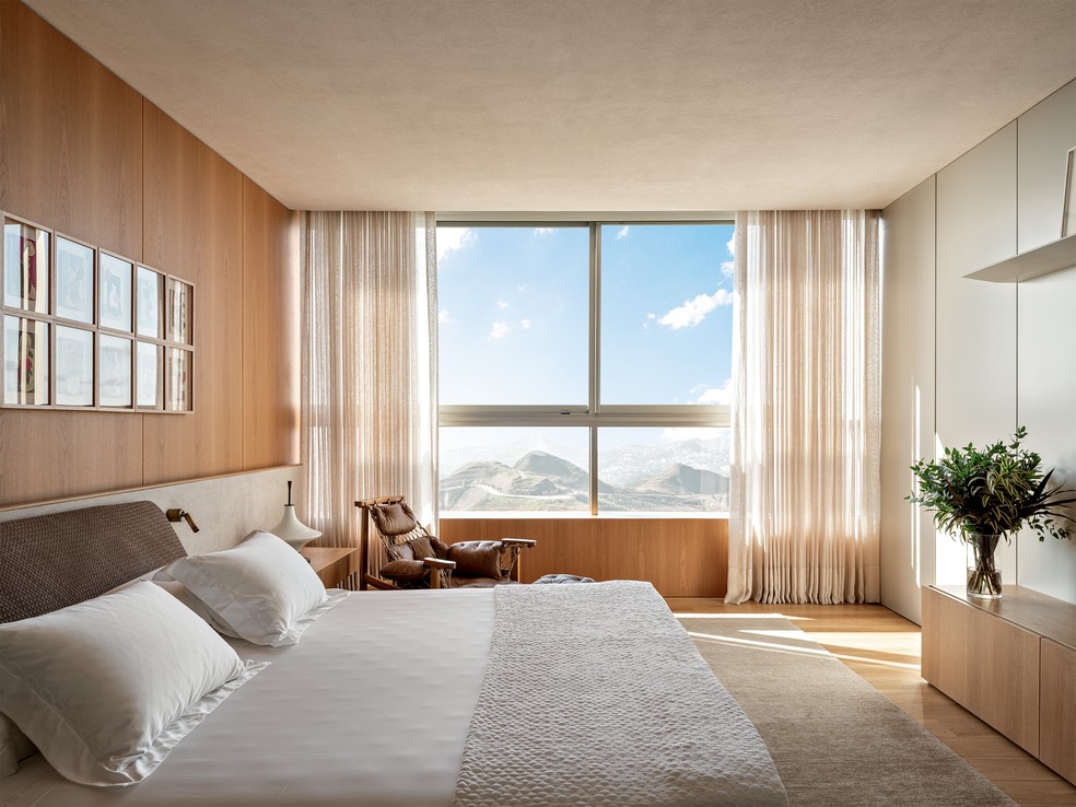 Cobertura de luxo em Belo Horizonte tem piscina interna e pé-direito ...