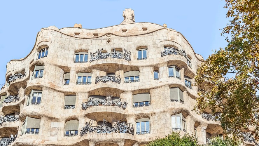 Casa Milá: tudo sobre o complexo de Antoni Gaudí