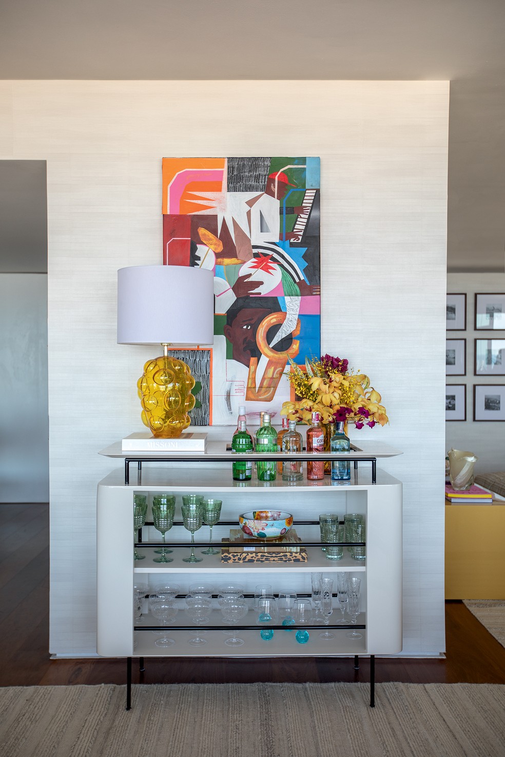 Silvia Braz abre apartamento carioca à beira-mar; assista ao tour