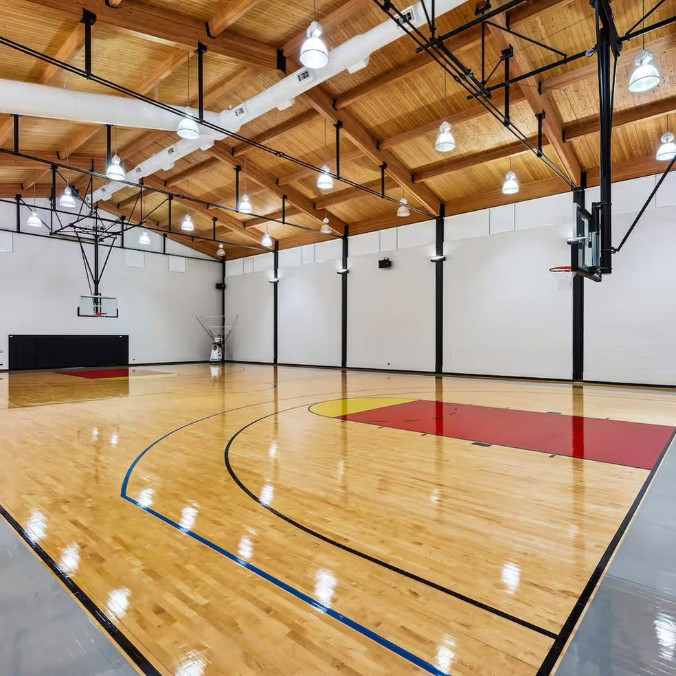 Mansão de Michael Jordan pode ser alugada a R$ 670 mil por semana; fotos