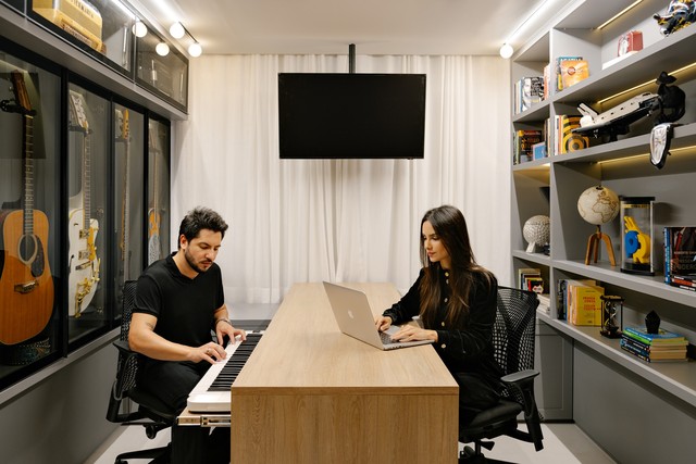 Sertanejo Thiago e a noiva, Geórgia Fröhlich, abrem apartamento em SP