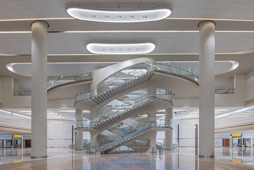 Terminal de aeroporto nos Emirados Árabes tem teto inspirado em dunas