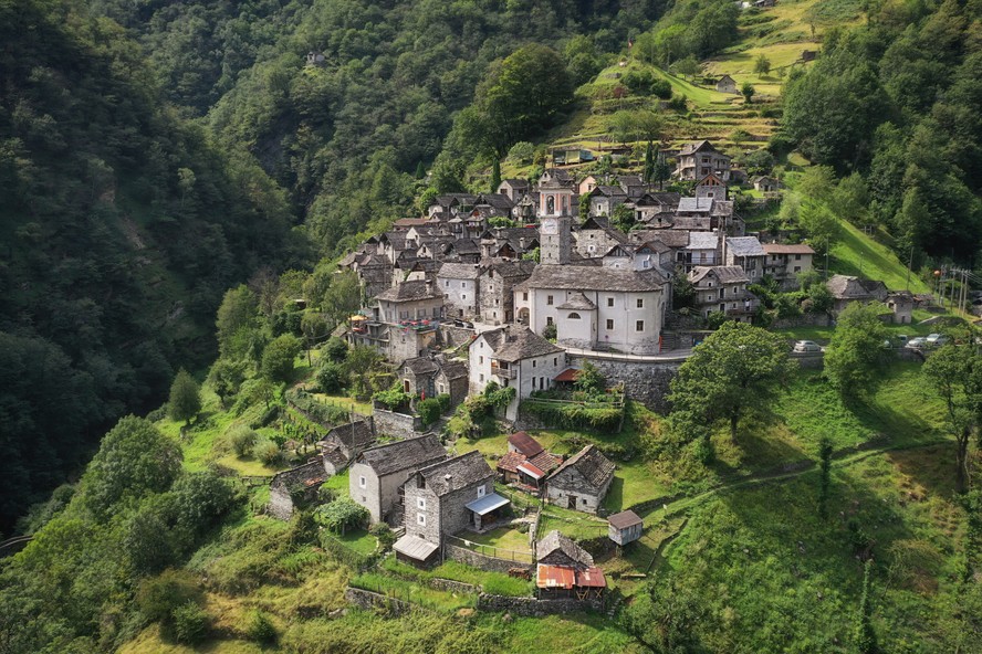 Este pequeno vilarejo medieval na Suíça corre o risco de desaparecer ...