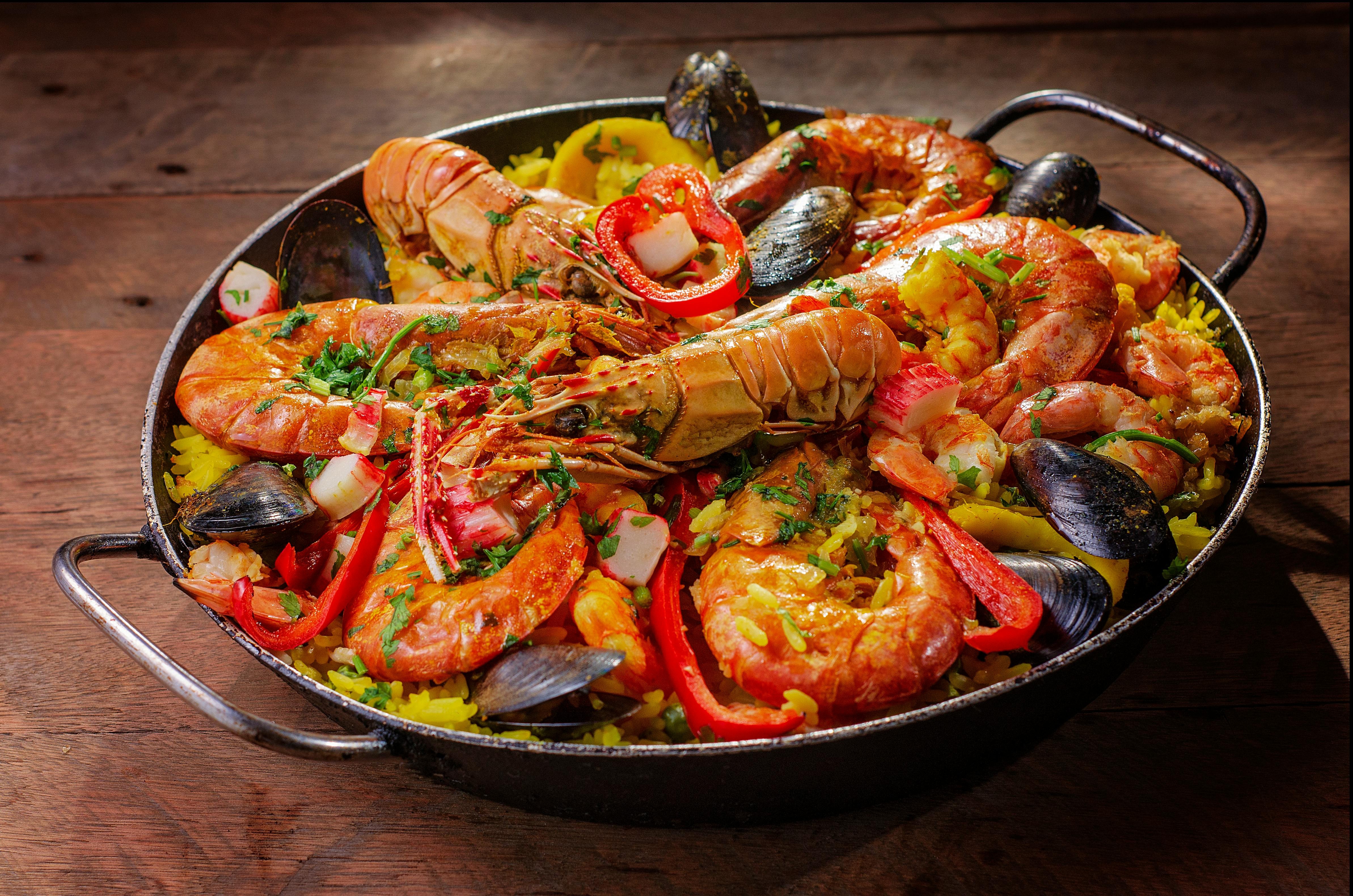 Como fazer uma paella perfeita? As dicas que só chefs de cozinha sabem