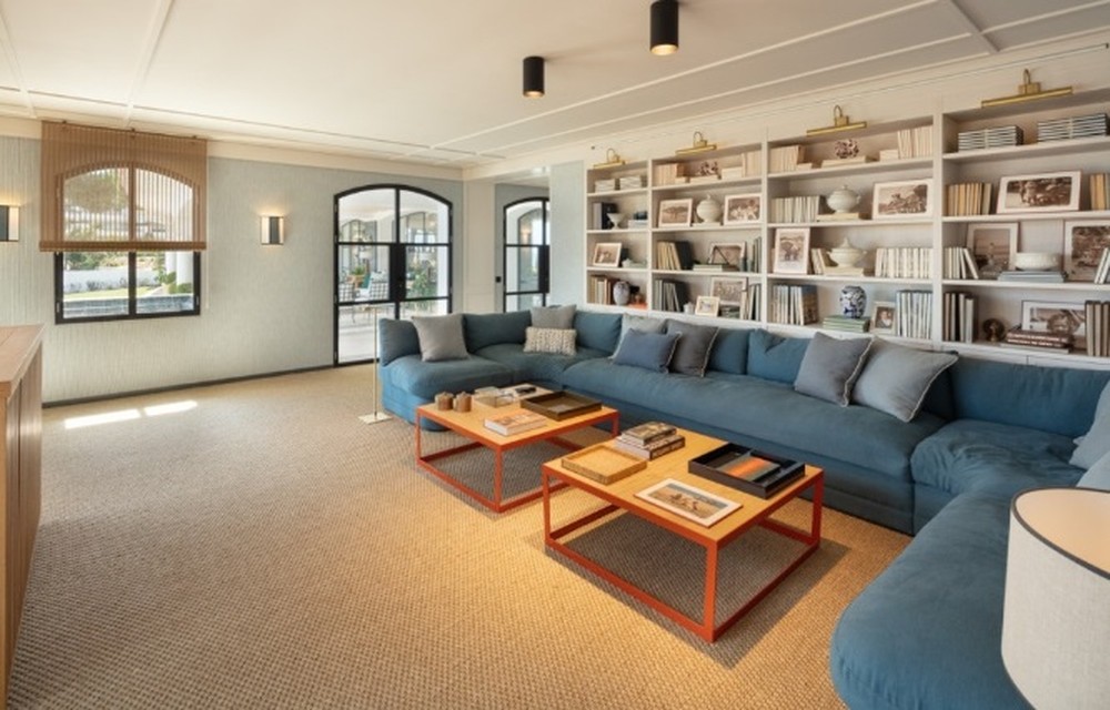 Mansão com pista de boliche e simulador de Fórmula 1 está à venda por R ...