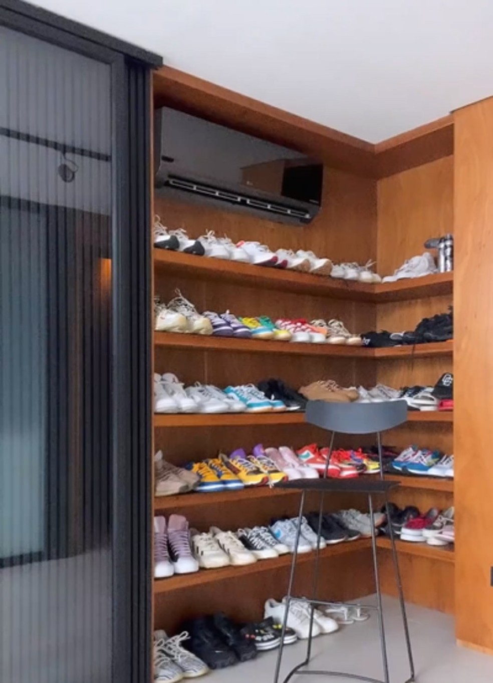 Influenciador Lipe Ribeiro mostra casa nova em Alphaville | Casas de famosos | Casa Vogue