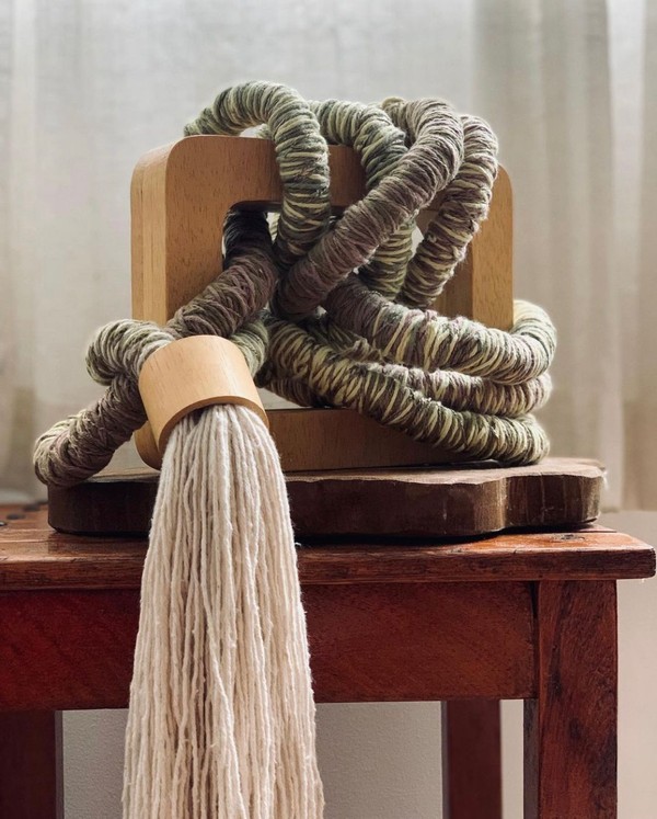 Ex-BBB Lia Khey mostra trabalho como escultora têxtil em peças de arte ...